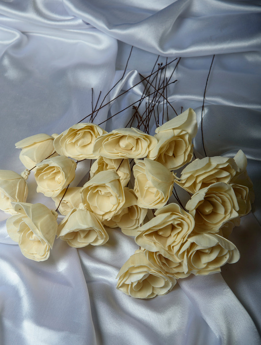 Buy Handcrafted Shola Flowers - Roses (Bunch of 19) Online